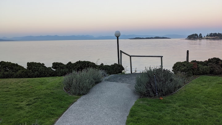 Ocean Front Condo In Parksville W/ Beautiful Views - Parksville