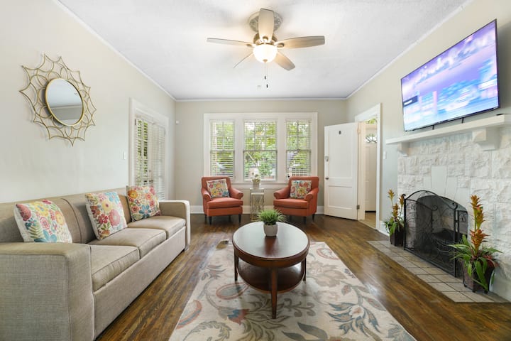 Cozy Cloverdale Duplex W/ Porch, Smart Tv, Laundry - Montgomery, AL