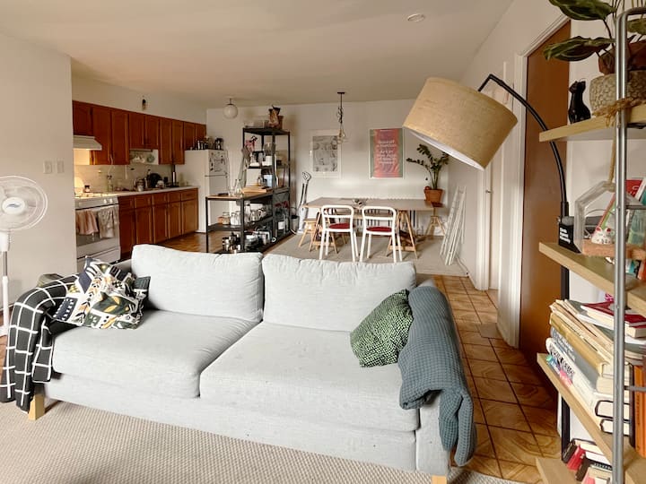 Bright And Cozy Bedroom In Downtown Toronto - Toronto