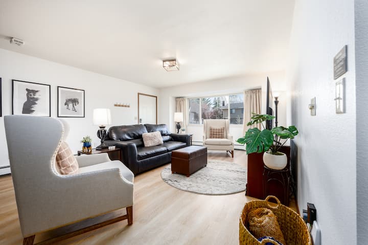 Cozy Modern 2br W/ Workspace Near Main St - Montrose, CO