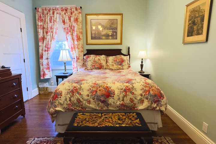 Brookline Boutique Hotel & Lodging| Charming 1 Bdr - Brookline, MA