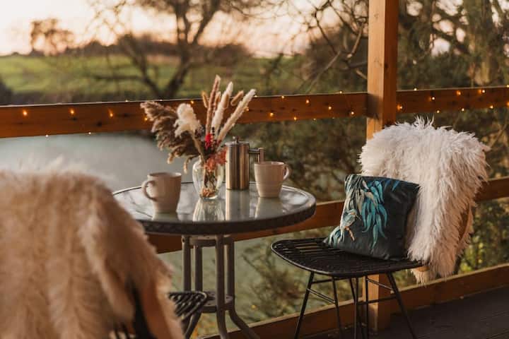 Romantic Lakeside Cabin - Kingfisher Lakes Lodges - Driffield