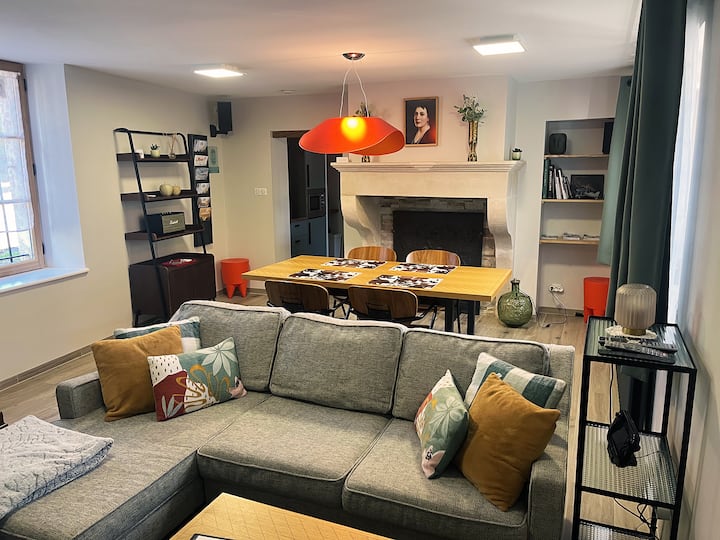 Maison Dans Village Médiéval Avec Vue Château - Meuse