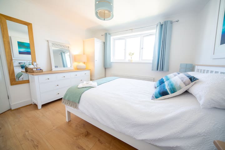 Ensuite, Free Parking, 10 Mins From Harbour Quiet - Edmonton, UK
