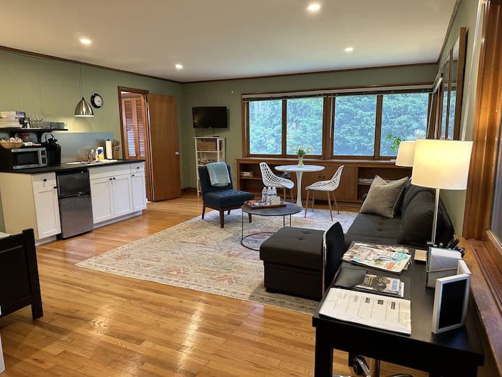 Spacious, Light Filled Studio 2 Blocks From Udel - Delaware