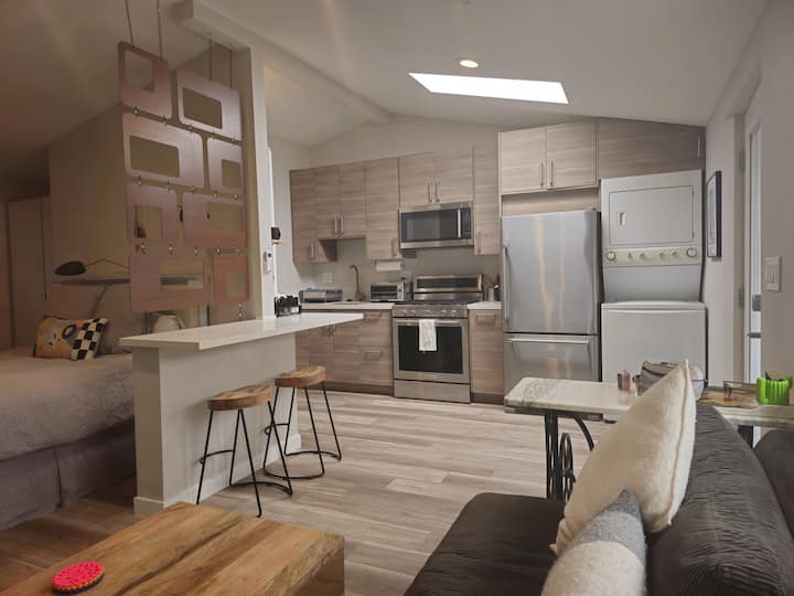 Artfully Curated 
Loft-like Studio - Culver City
