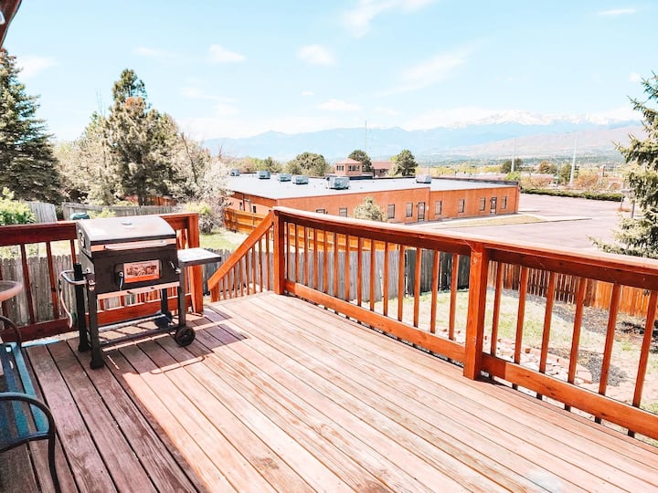 Pet Friendly Central Location King Bed Peaceful - Colorado Springs, CO