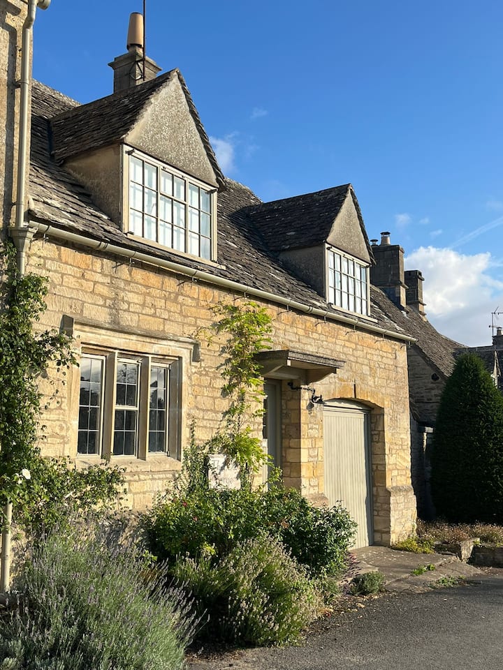 The Old Forge - Burford, UK