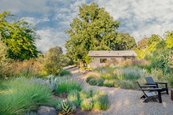 Modern Vineyard Retreat With Fire Pit & Deck - Sonoma, CA