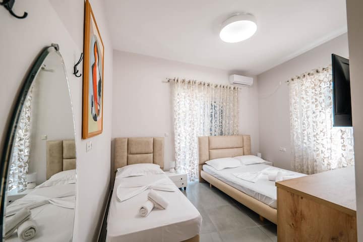 Triple Room With Balcony - Saranda