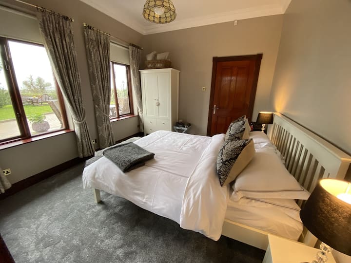 Double Room ,Ensuite, Castlebellingham, Co. Louth - The Commons