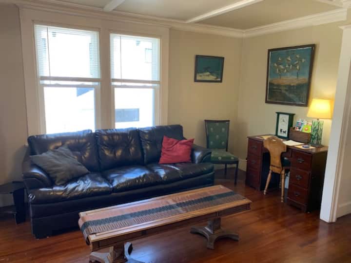 Lovely 2 Br Apartment In The Heart Of Saratoga - Saratoga Springs, NY