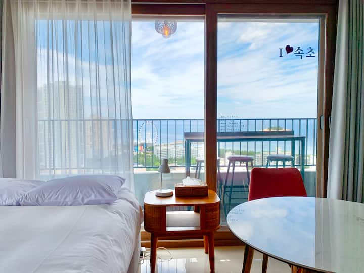 [속초 Anon] 초고층 코너 오션&마운틴•대관람차뷰•3인가능#오후1시체크아웃•ott - Sokcho-si