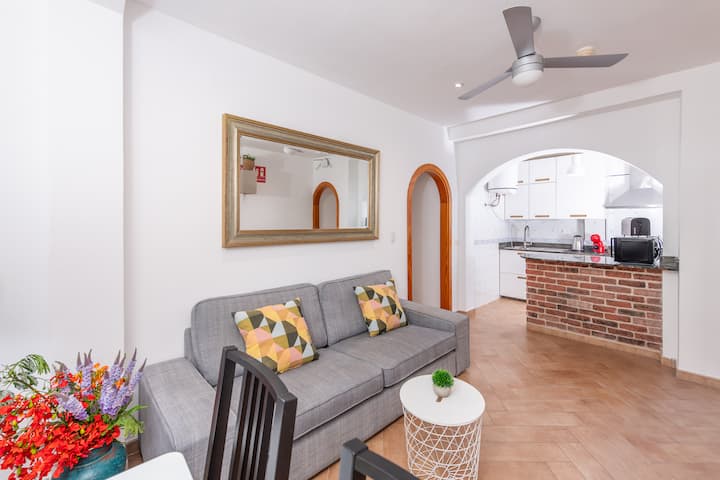 Main Street 2 Bedroom House. Beach City Center. - Fuerteventura