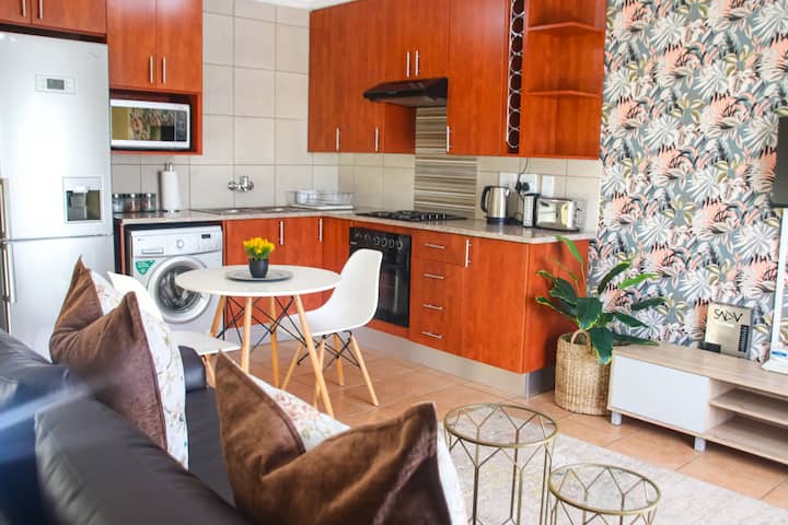 Modern, Clean Gem @ Best Rates. Walk 2 Galagher - Midrand