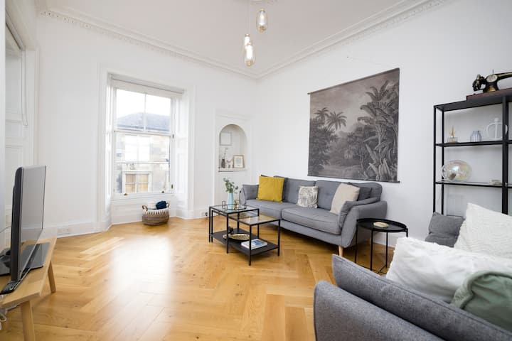 The Haymarket - Minimalist Central Edinburgh Home - Edimburgo