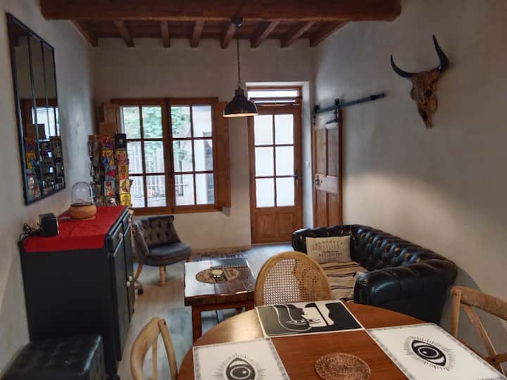 Arles, Petite Maison Quartier à La Roquette - Arles
