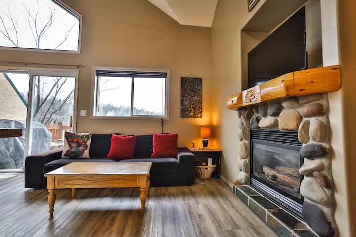 3 Bed Boho Condo | Mount Fernie Views | Fireplace - Fernie