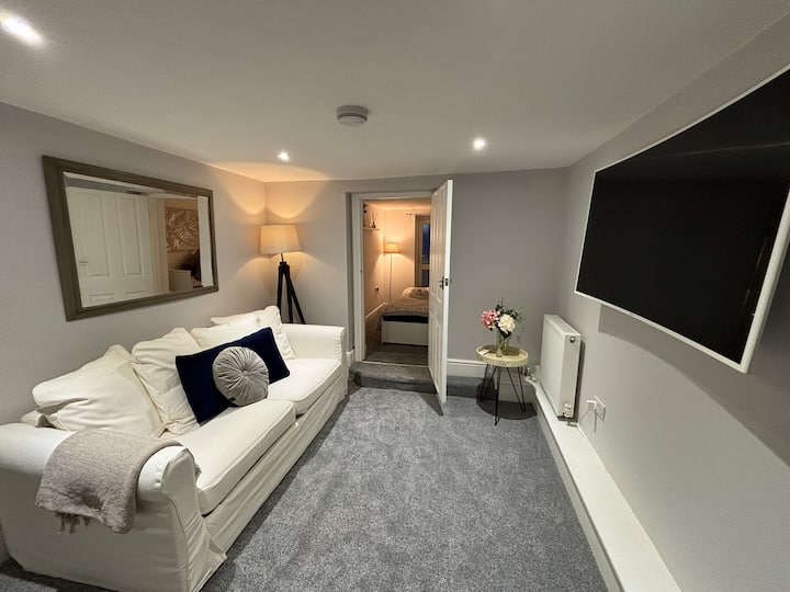 Basement Flat, Cheltenham: Sleeps 4-6 - Cheltenham