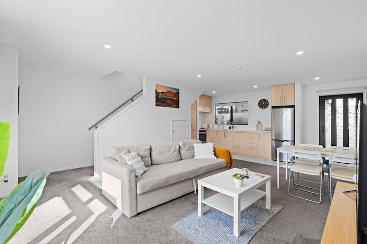 New Townhouse In Private Complex With Ev Charger - Christchurch