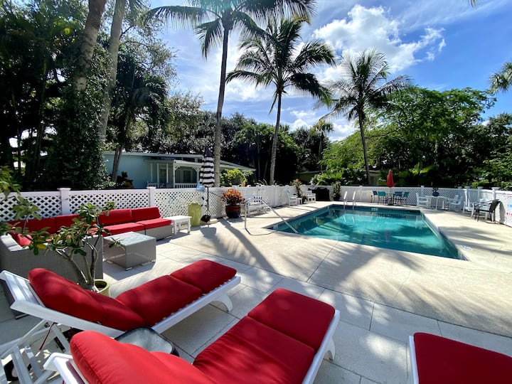 Charming Cottage | Walk To Beach |Great Location - Vero Beach, FL