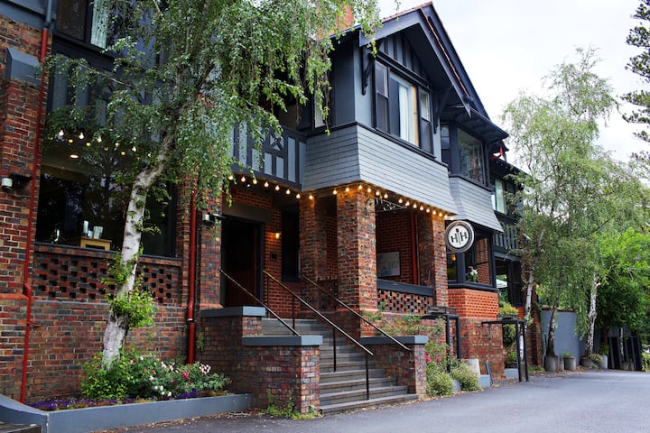 Alpine Hotel Room 15 Double Bed & Ensuite - Warburton