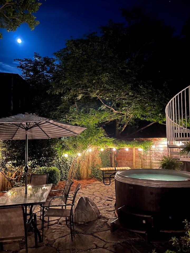 Chic Dt Apartment With Hot Tub, Walk Everywhere - Rehoboth Beach, DE