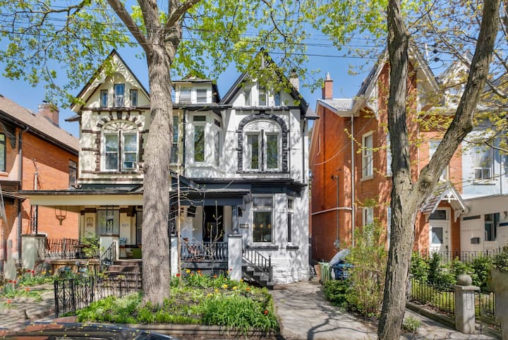 Super Central Retreat /W Rooftop Patio - Toronto