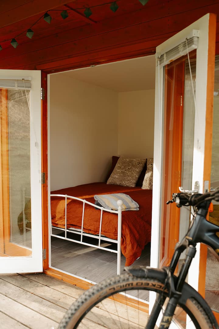 Stay Wild Glamping Pods, And Tent Retreat - Oswestry