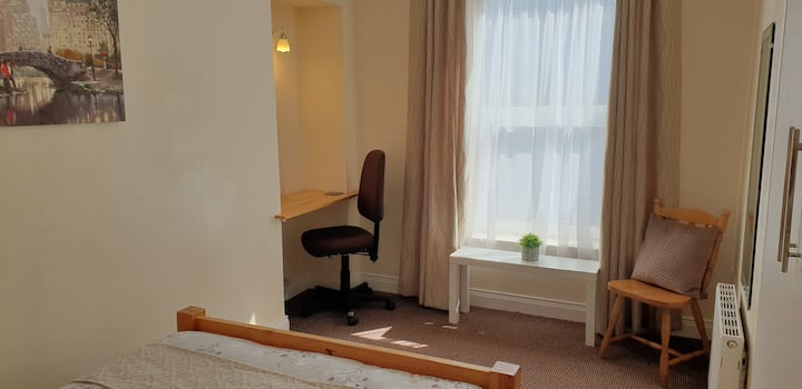 Double Room In Heart Of Limerick City - Limerick, Ireland