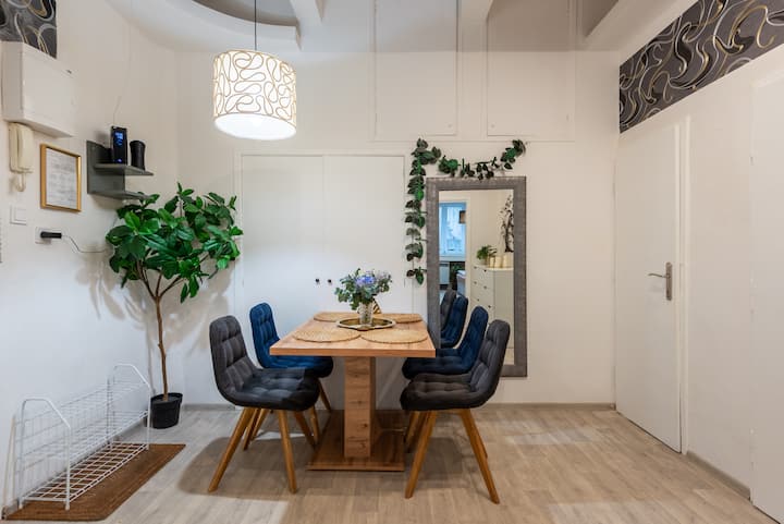 Charming 2 Bedroom Apartment Inspired By Nature - Praga