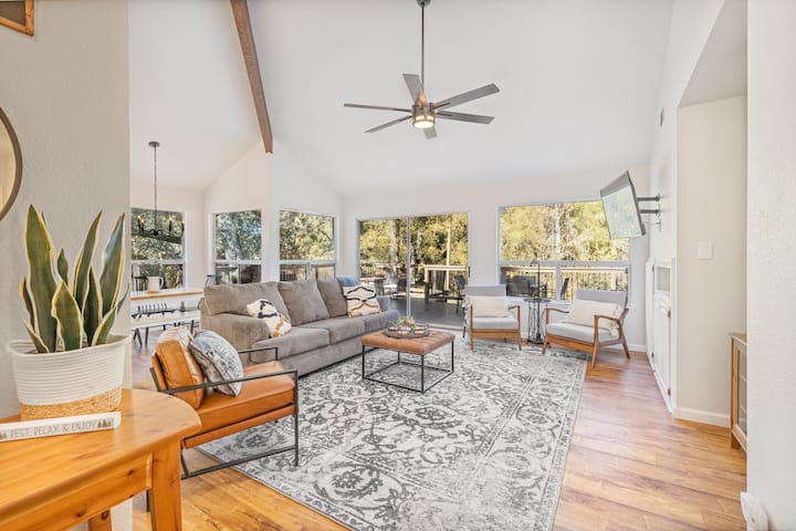 Relaxing, Modern Cabin Near Yosemite & Bass Lake - Oakhurst, CA