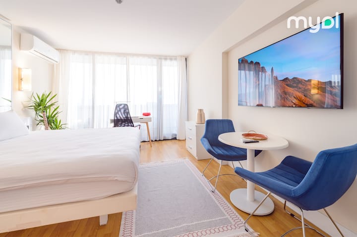 Myplace | Sunny Studio | Workspace | #C4269 - Batumi