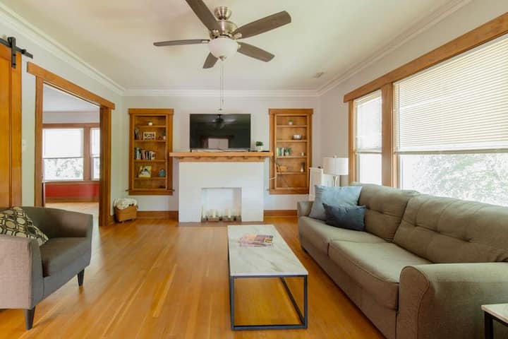 Huge 3 Bdrm 3 Blocks From Drake - Drake University, Des Moines