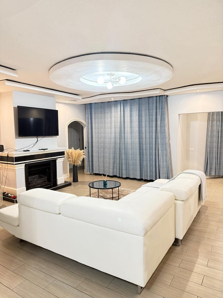 Taffy's Nest - Cozy & Modern ( Jacuzzis, Solar) - Harare