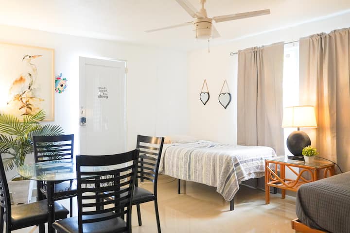 Cozy Studio For Casual Comfort — Solar Backup! - Carolina
