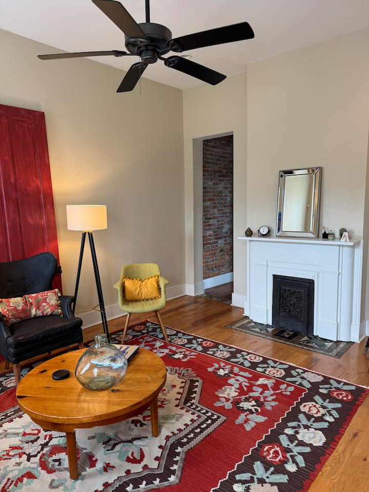 Classy Urban Condo With Great Views - Louisville, KY