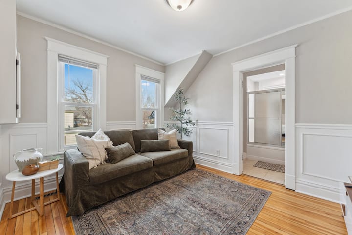 Cozy Retro Charm 2 Bedroom W/ A Monthly Discount - Saint Paul, MN