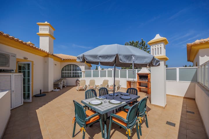 Private Rooftop Terrace, Sea View & Swimming Pool - Albufeira