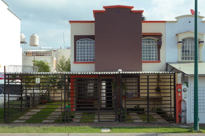 Casa Acogedora De 4 Recámaras Con Fogata - León