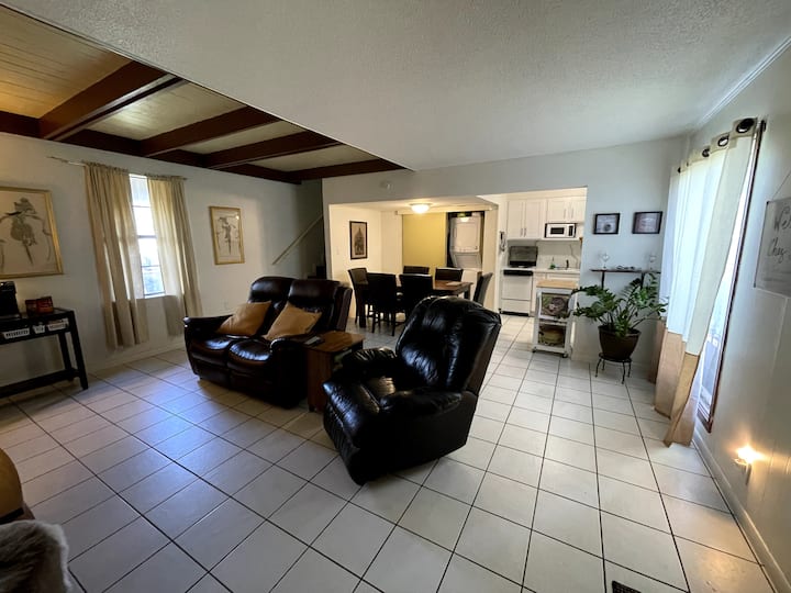 Country Club Loft-golf, Pool, Great Location!❤️ - Brownsville, TX
