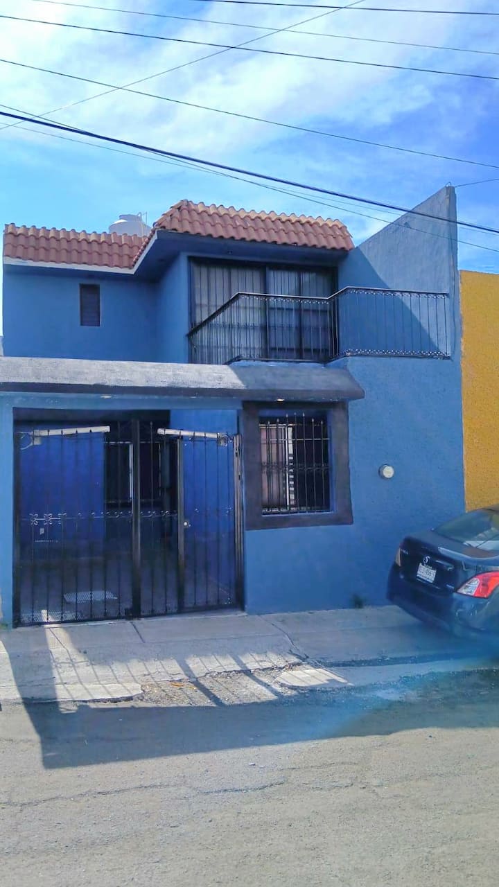 Casa Residencial Privada De 3 Recamaras Y Cochera. - Aguascalientes
