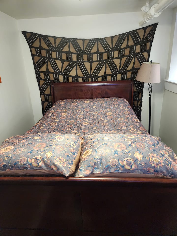 Brooklyn Delight! "Ewing" Private Bedroom - Brooklyn, NY