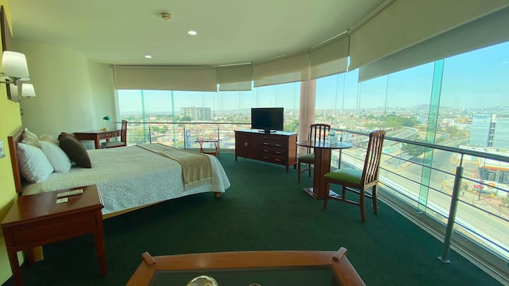 Facturamos | Master Suite + Jacuzzi + View - León