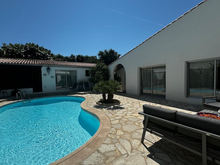 Unique Ile De Re : Villa Sur La Plage Avec Piscine - Saint-Clément-des-Baleines