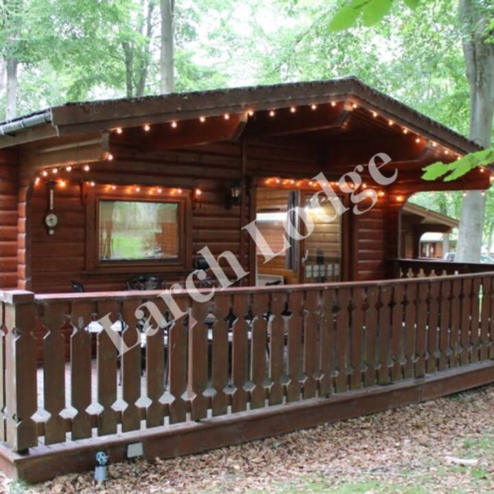 Luxury Woodland Log Cabin - Larch Lodge - Louth