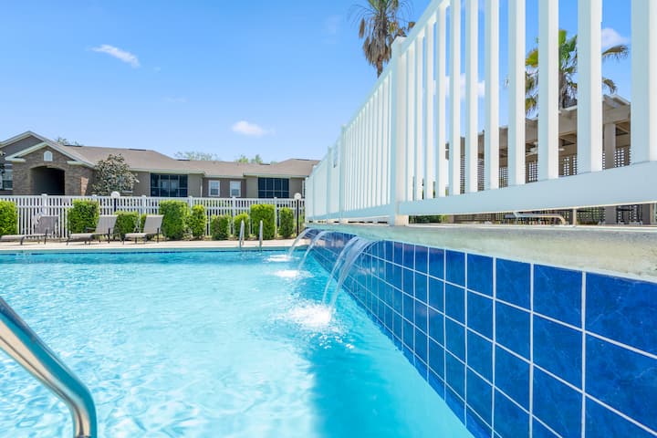 Foley Escape W/balcony, Owa & Beaches Nearby - Foley, AL
