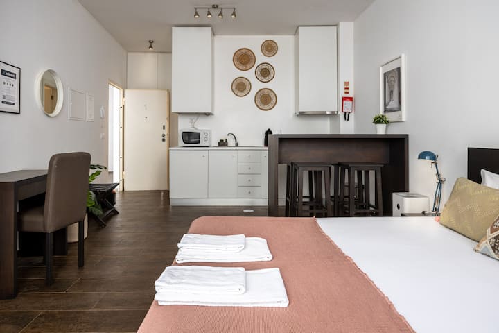 Samasal Studio, Next To Aliados Avenue - Porto