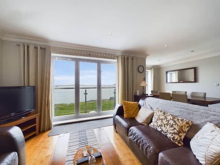 Cosy Central Portrush 3 Br Seaviews Apartment - Portrush