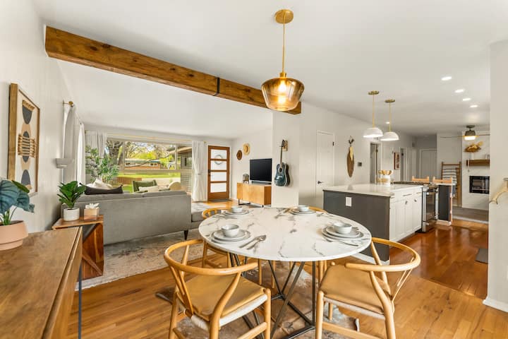 Cozy Olde Town Getaway - Walk To Park + Shops - 阿瓦達